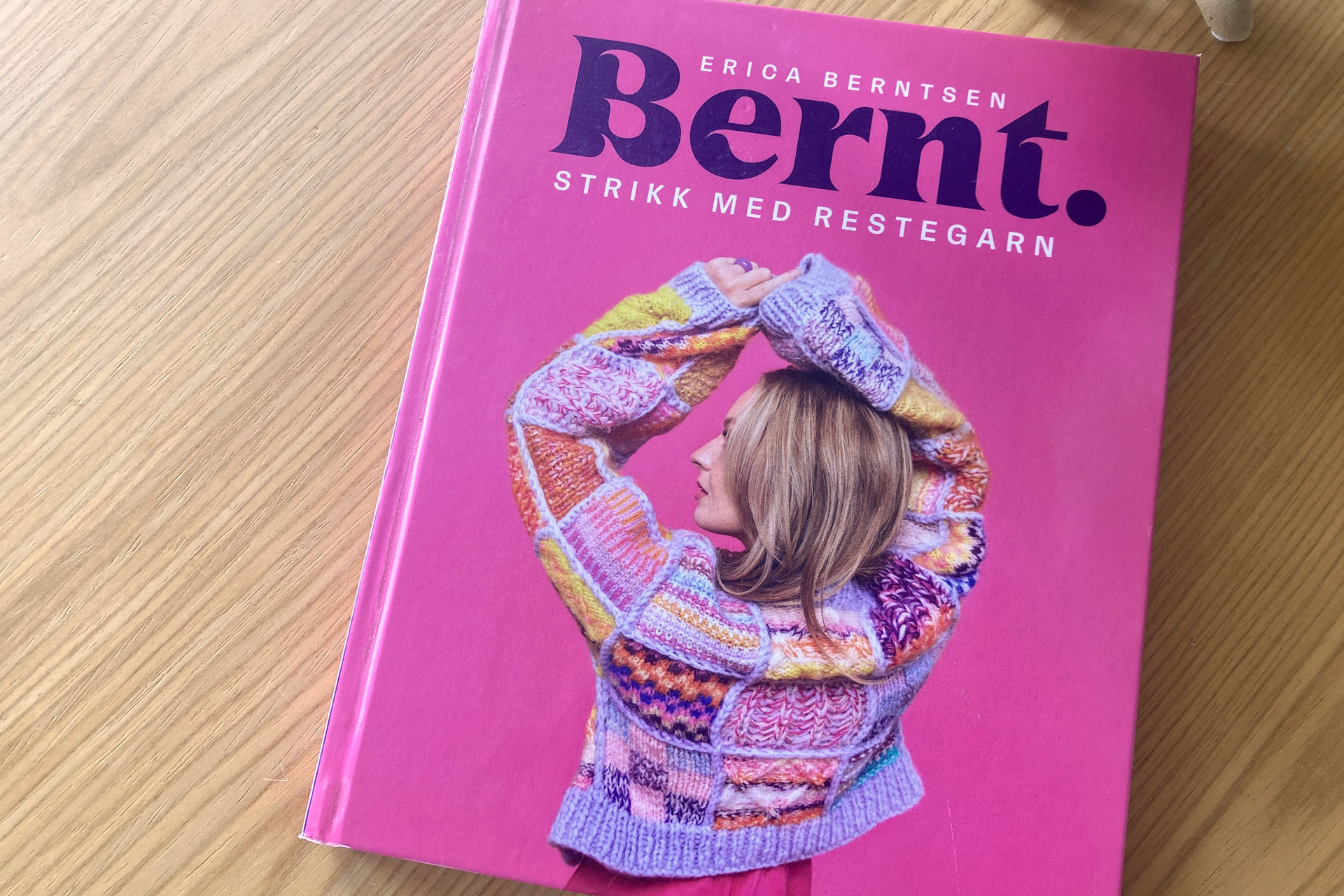 Bernt. Strikk med restegarn af Erica Berntsen - Garnportalen